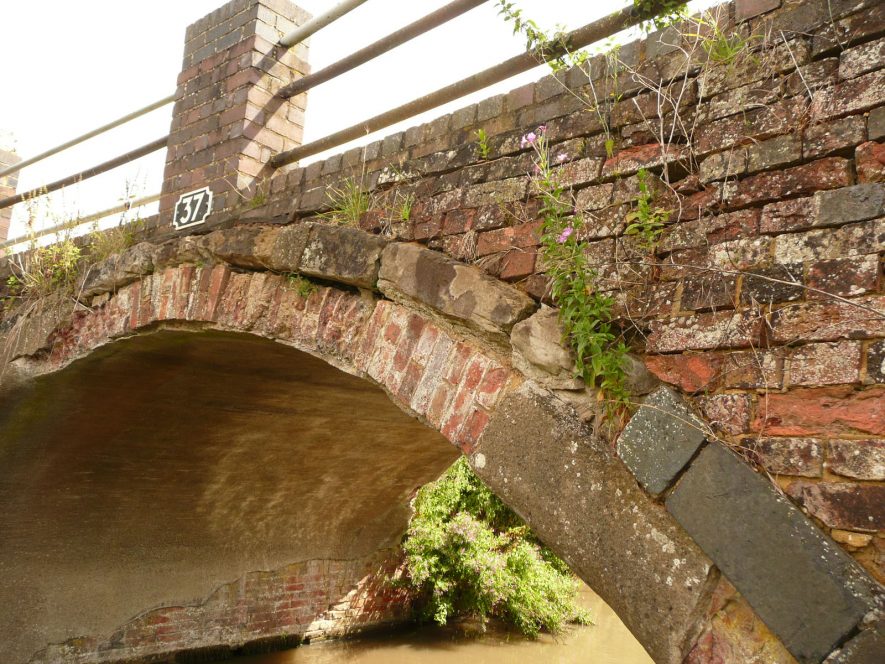 Typical Contour Canal Bridge Near Hungerfield, and World War 2 Defences ...